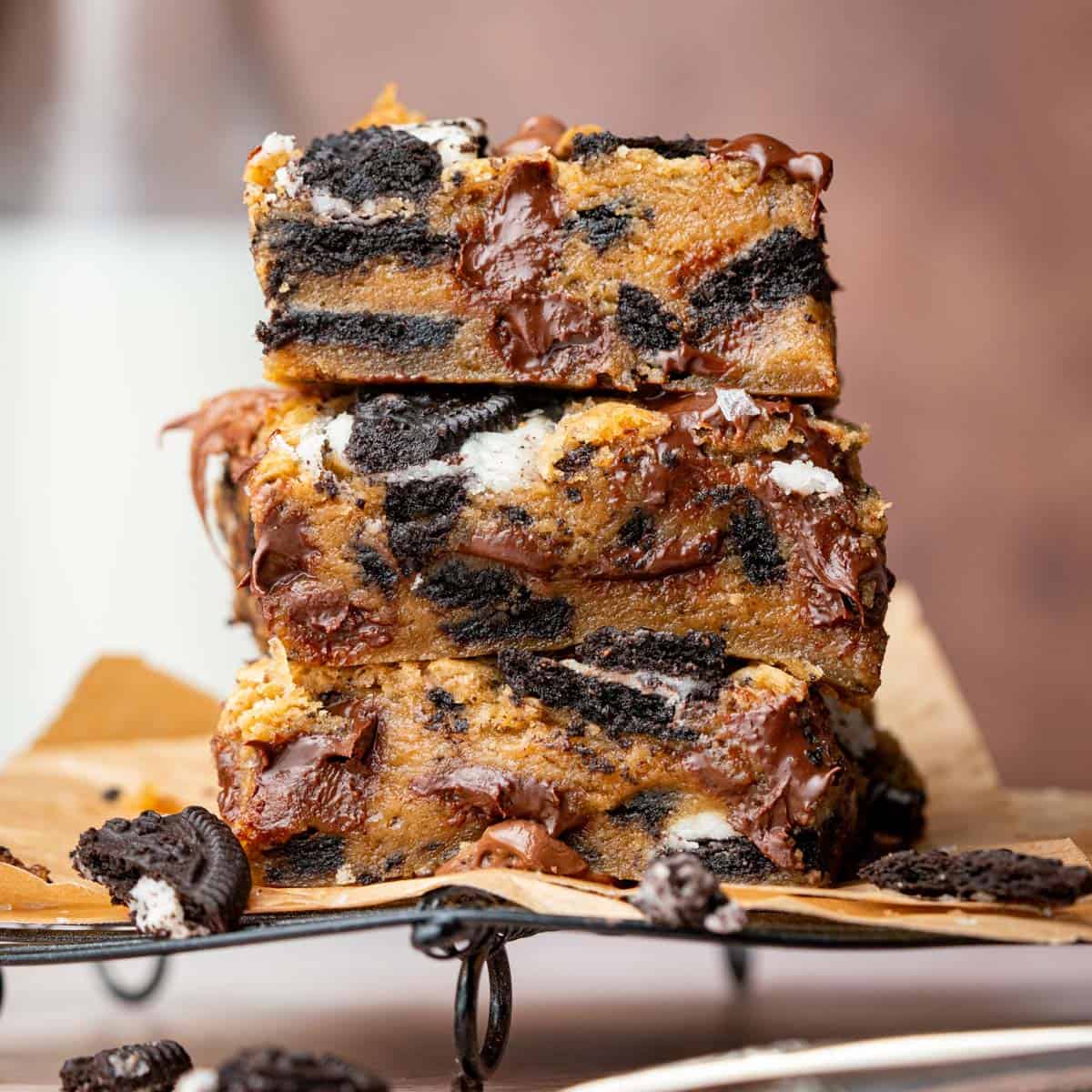 Oreo Blondie Recipe Easy - Stir Taste Smile