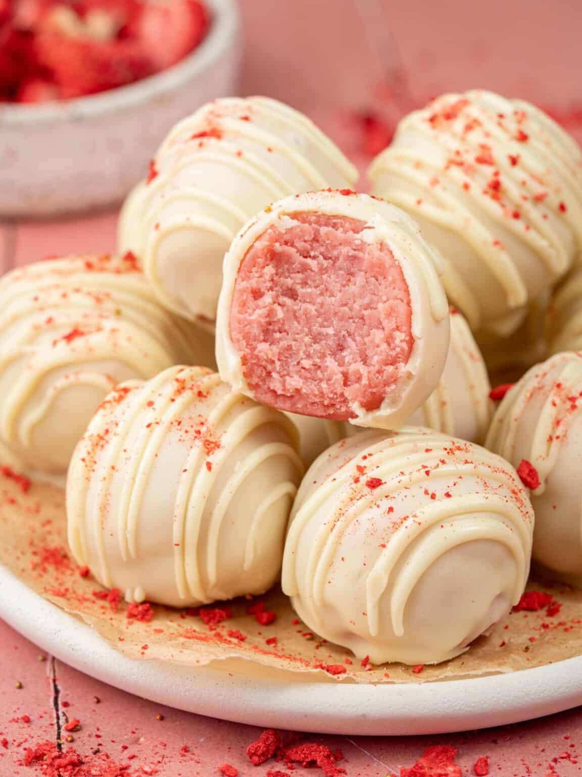 Easy Strawberry Cake Pops – Stir Taste Smile